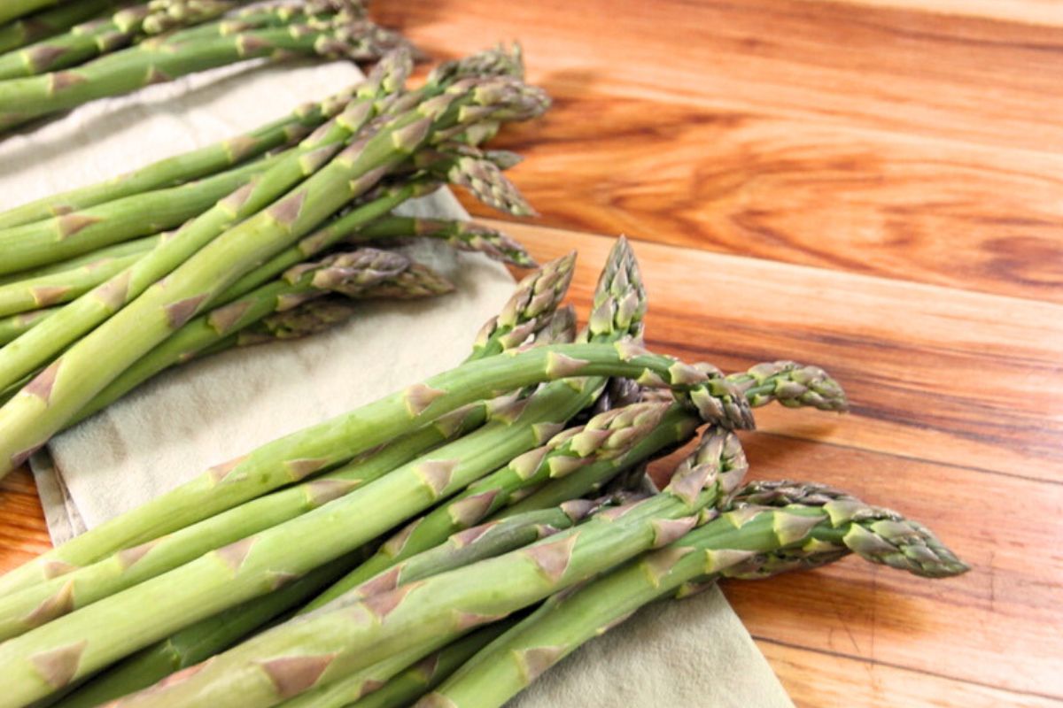 guide-to-planting-asparagus-crowns-in-the-spring (1) • a traditional life