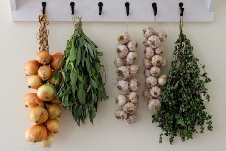 How to String Garlic Bulbs • A Traditional Life