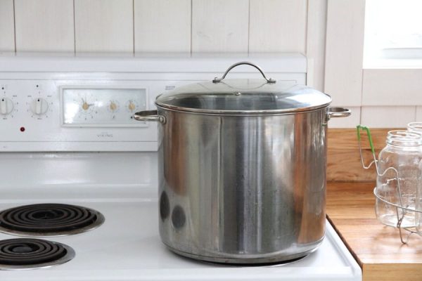 How to Use a Canning Pot or Boiling Water Bath Canner • A Traditional Life