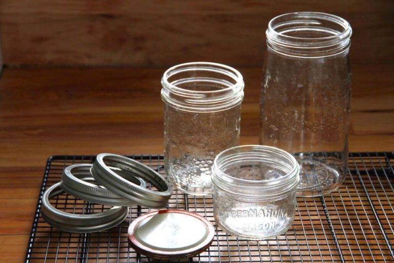How to Use a Canning Pot or Boiling Water Bath Canner • A Traditional Life